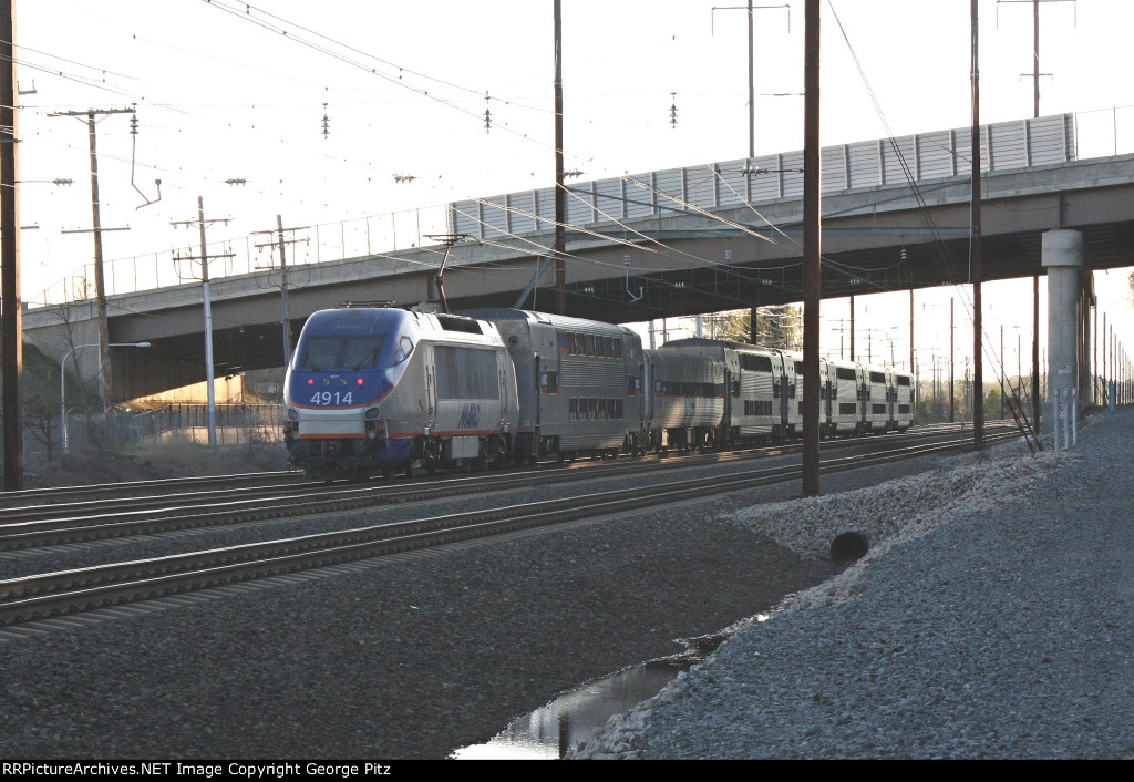 MARC 4914 and train 579(4)